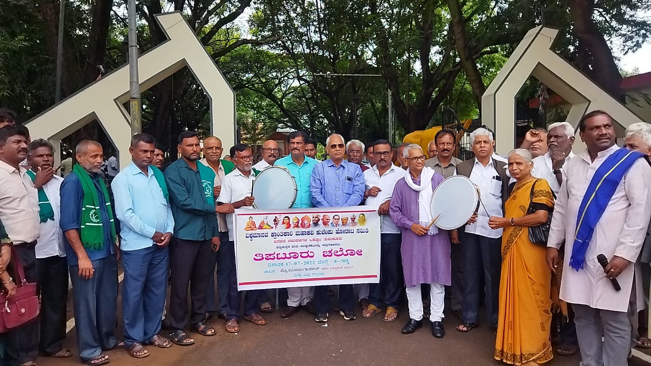 ಪಠ್ಯ ಪರಿಷ್ಕರಣೆ ವಿವಾದ; ಎಚ್ಚೆತ್ತುಕೊಂಡ ತಿಪಟೂರು!